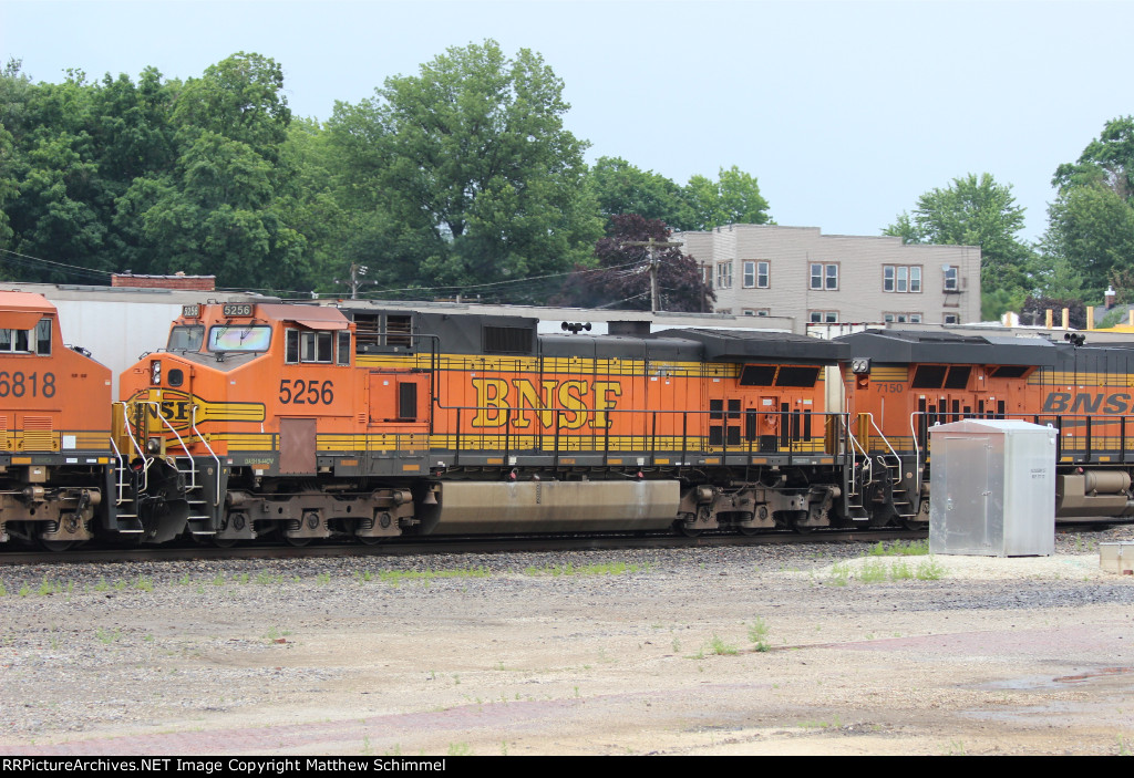 BNSF 5256